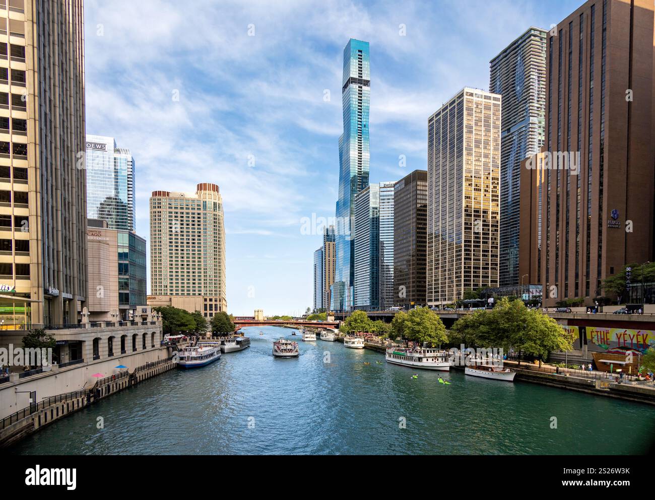 View of the St. Regis in downtown Chicago, IL Stock Photo - Alamy