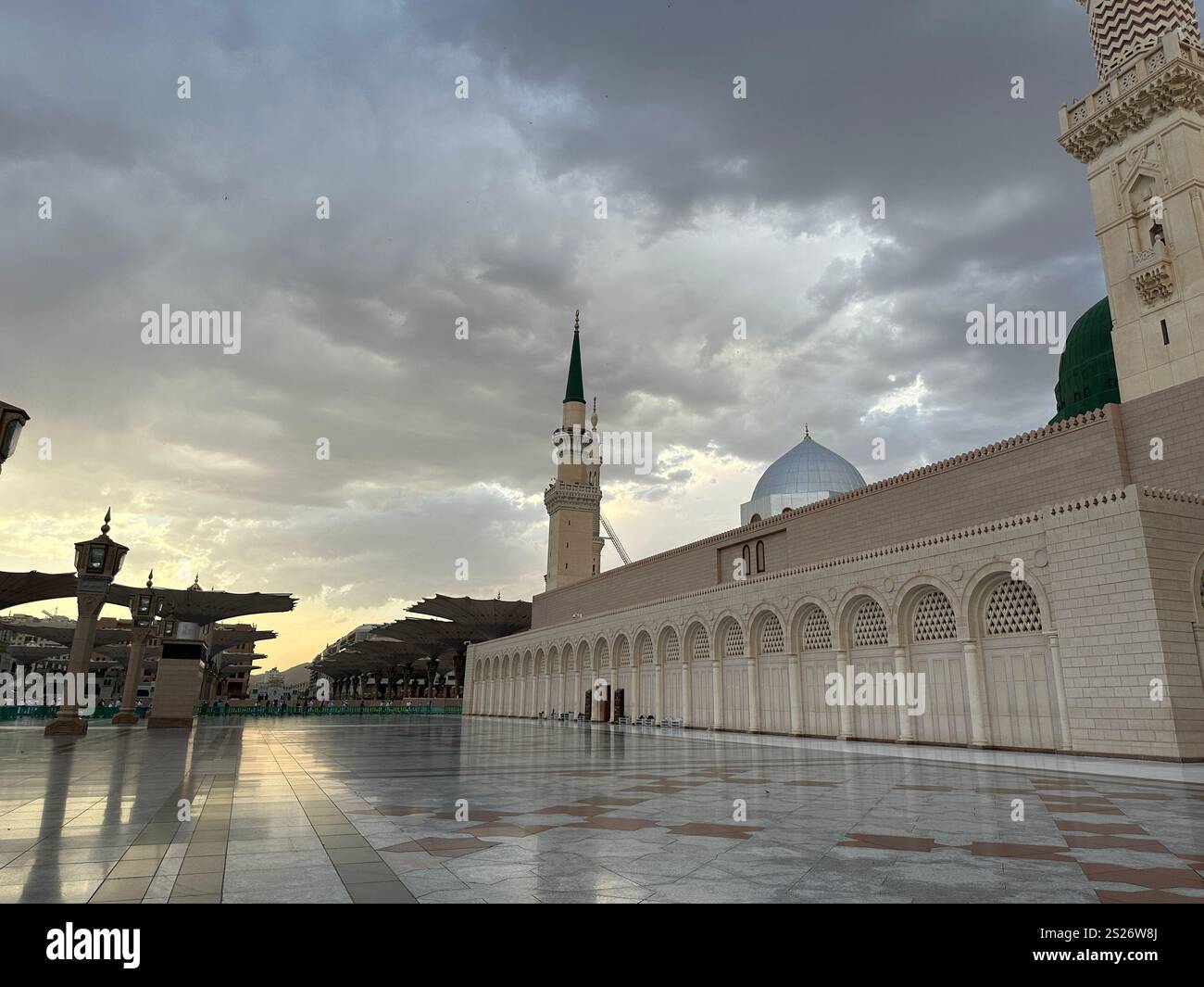 Medina Saudi Arabia - Jan 1 2025: Prophet Mohammed Mosque - Al Masjid ...