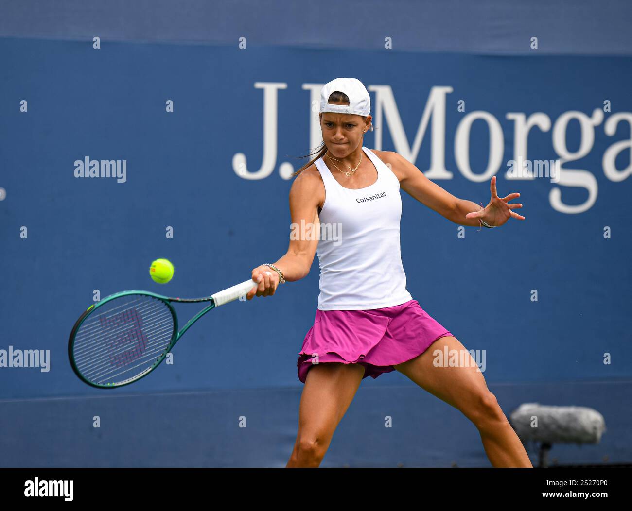 Colombian player Emiliana Arango in her qualification game versus ...