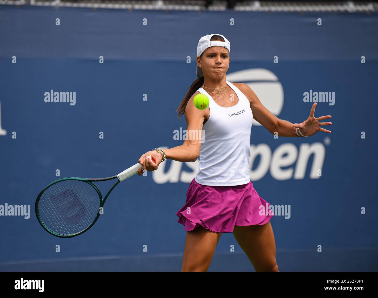 Colombian player Emiliana Arango in her qualification game versus ...