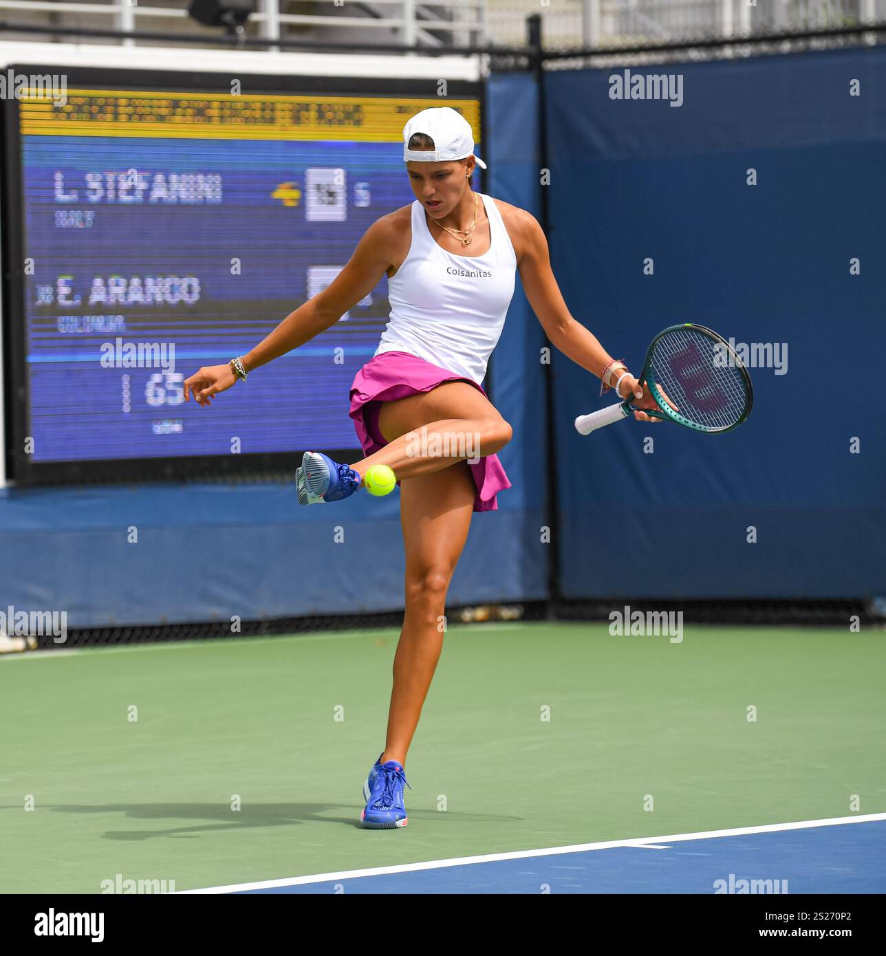 Colombian player Emiliana Arango in her qualification game versus ...