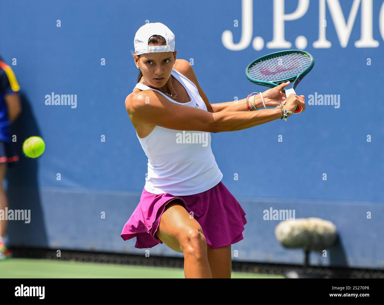 Colombian player Emiliana Arango in her qualification game versus ...
