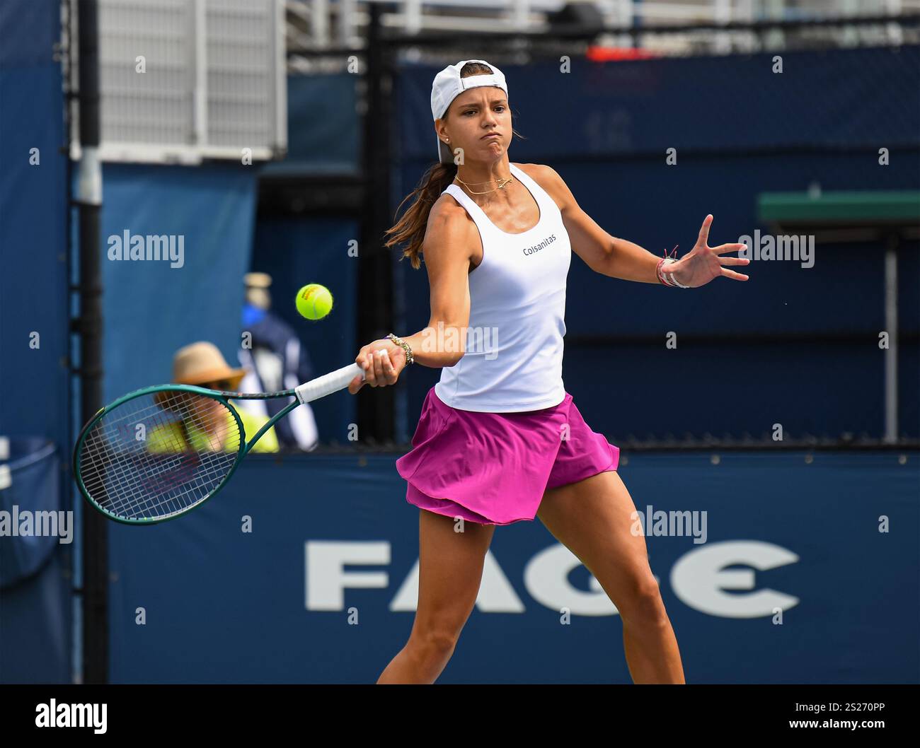 Colombian player Emiliana Arango in her qualification game versus ...
