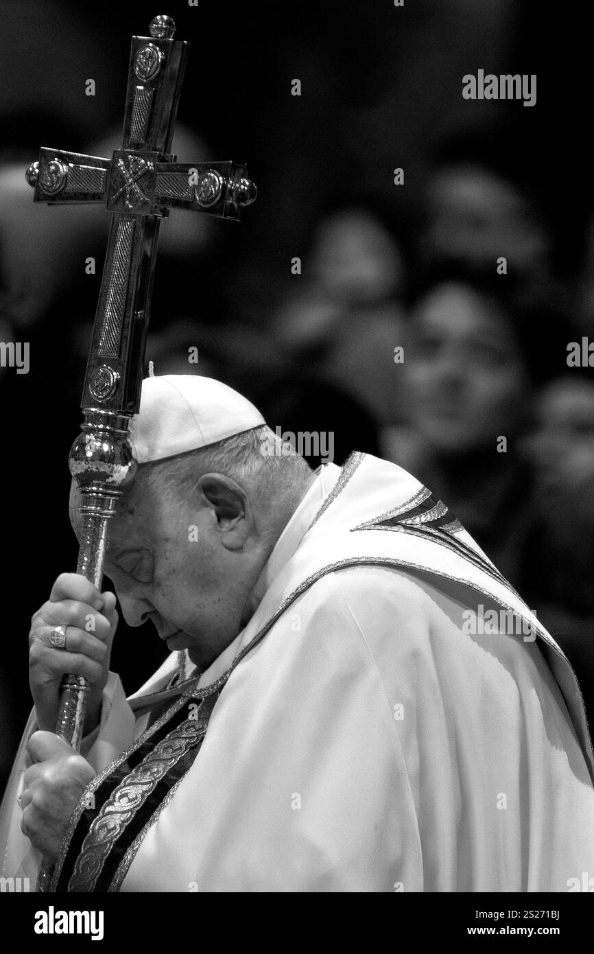 Pope francis vatican mass Black and White Stock Photos & Images - Alamy