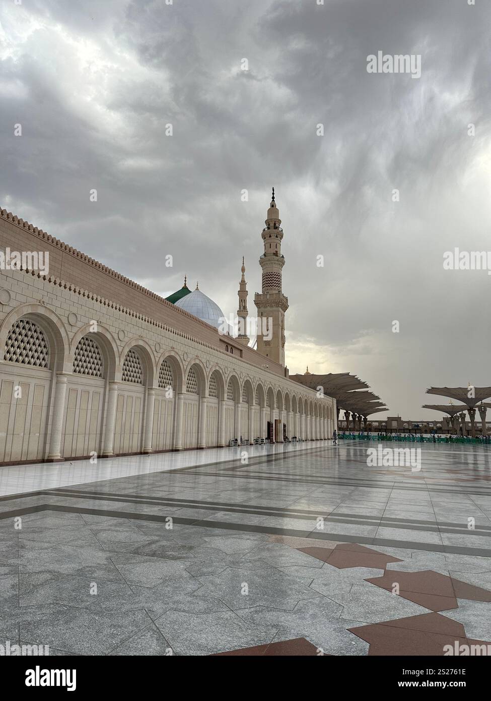 Medina Saudi Arabia - Jan 1 2025: Prophet Mohammed Mosque - Al Masjid ...