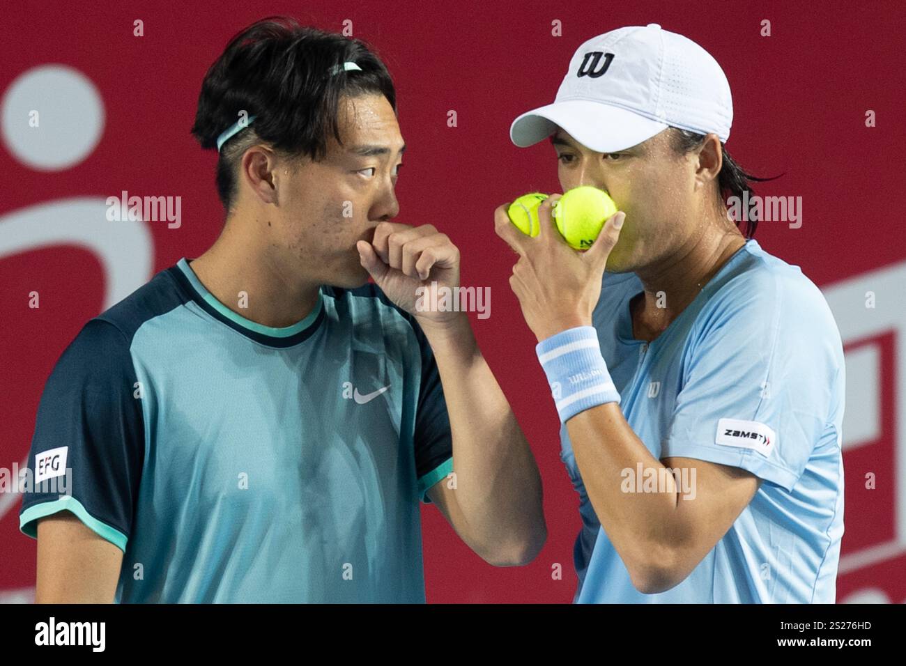 ( L ) Coleman Wong Chak-lam of Hong Kong discuss with JiSung Nam of ...