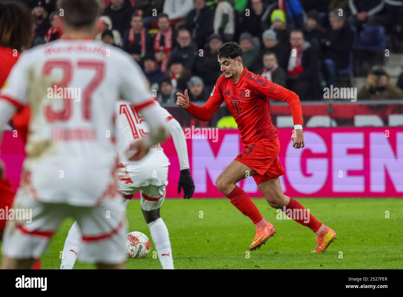 Aleksandar Pavlovic (FC Bayern Muenchen, #45), AUT, FC Red Bull Salzburg vs FC Bayern Muenchen ...