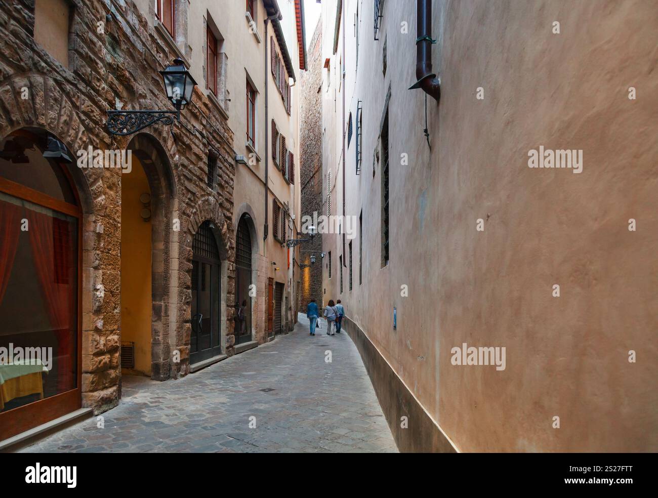 travel to Italy - long narrow street in historic district of Florence ...
