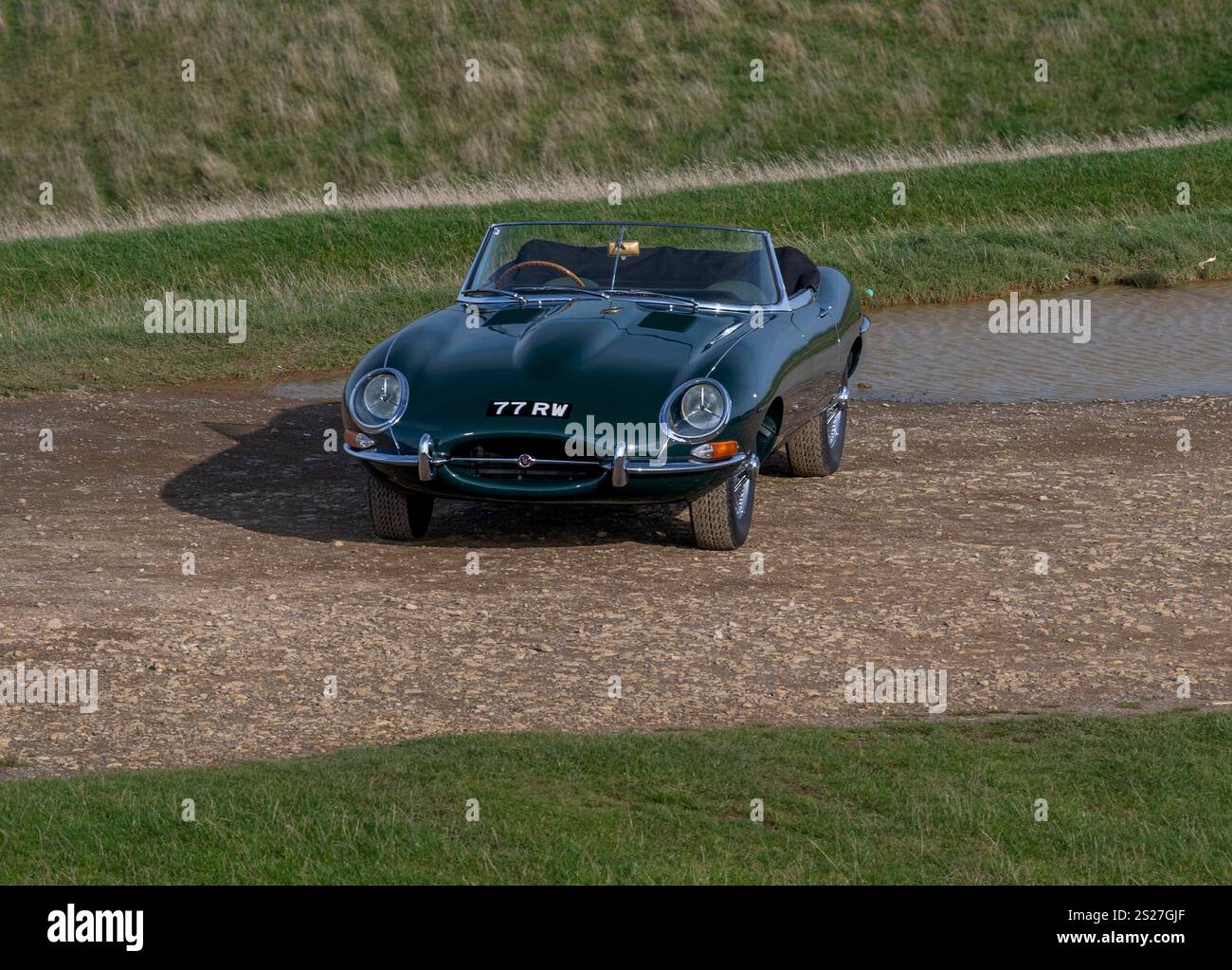 77 RW - once of the first Jaguar E Types from 1961 and famously driven ...