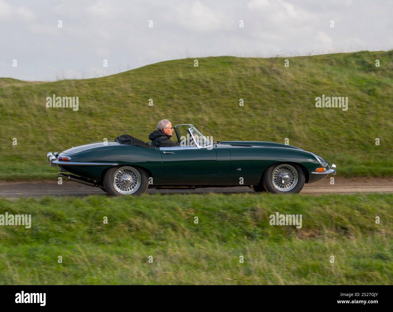 77 RW - once of the first Jaguar E Types from 1961 and famously driven ...
