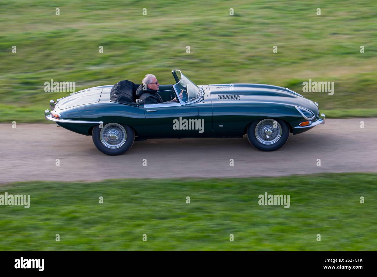 77 RW - once of the first Jaguar E Types from 1961 and famously driven ...