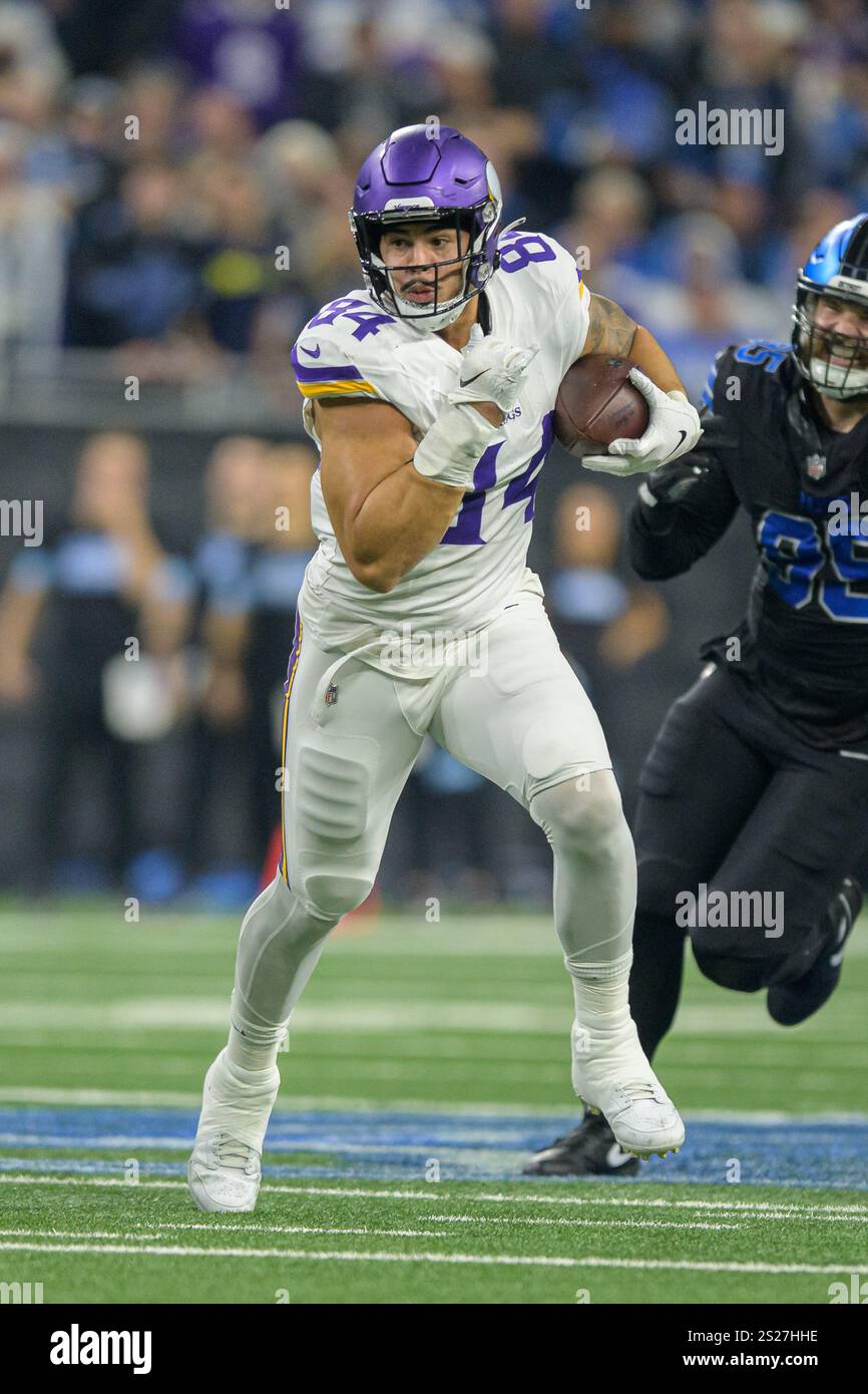 DETROIT, MI - JANUARY 05: Detroit Lions TE Shane Zylstra (84) in action ...