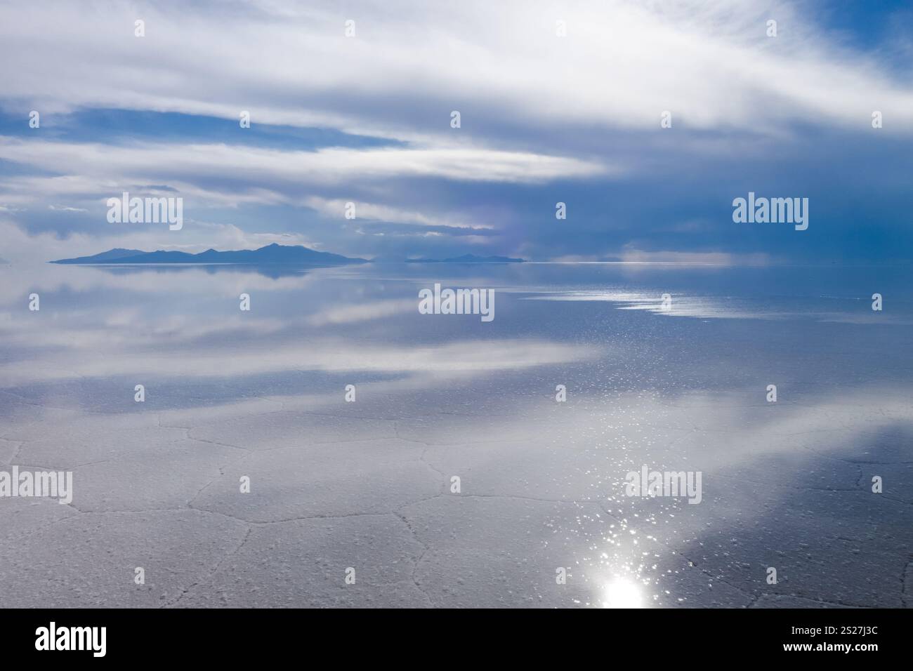 Sunset in Salar de Uyuni salt flats desert, Andes Altiplano, Bolivia ...