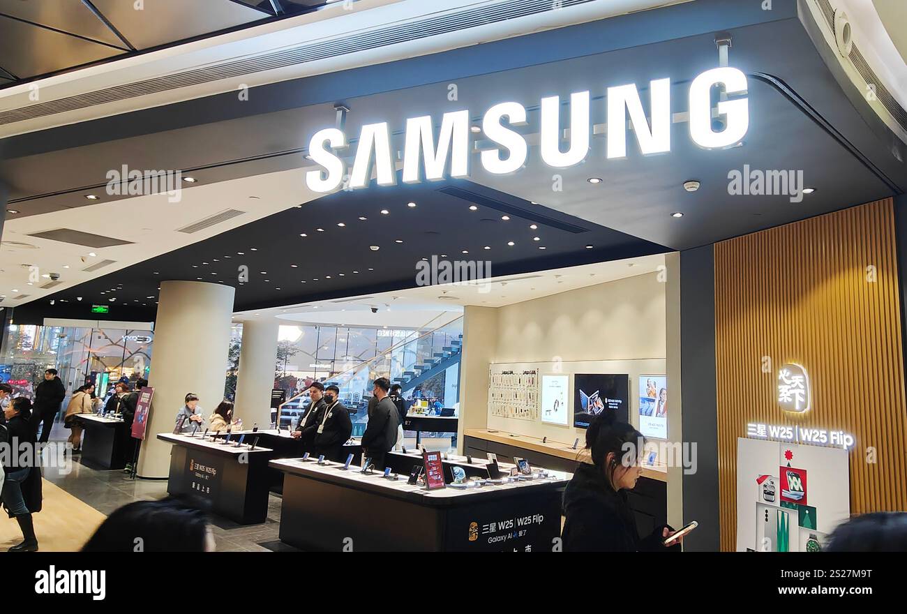 SHANGHAI, CHINA - JANUARY 4, 2025 - Customers shop at Samsung ...