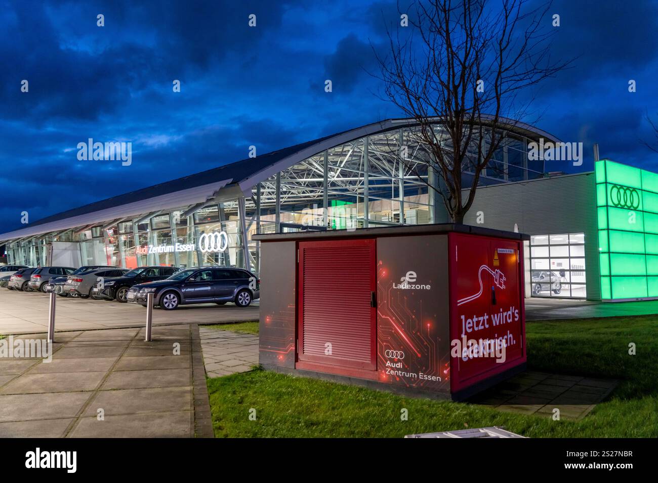 Audi Zentrum Essen, Gottfried Schultz Autohaus, Showroom, Essen NRW ...
