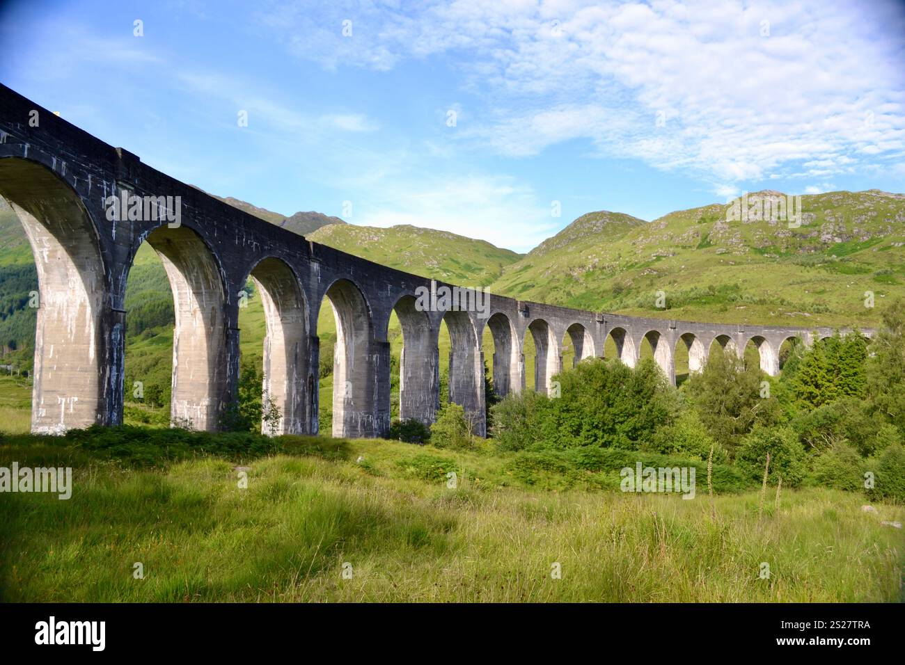 Hogwarts Express train bridge - Glenfinnan Viaduct in Scotland Stock ...