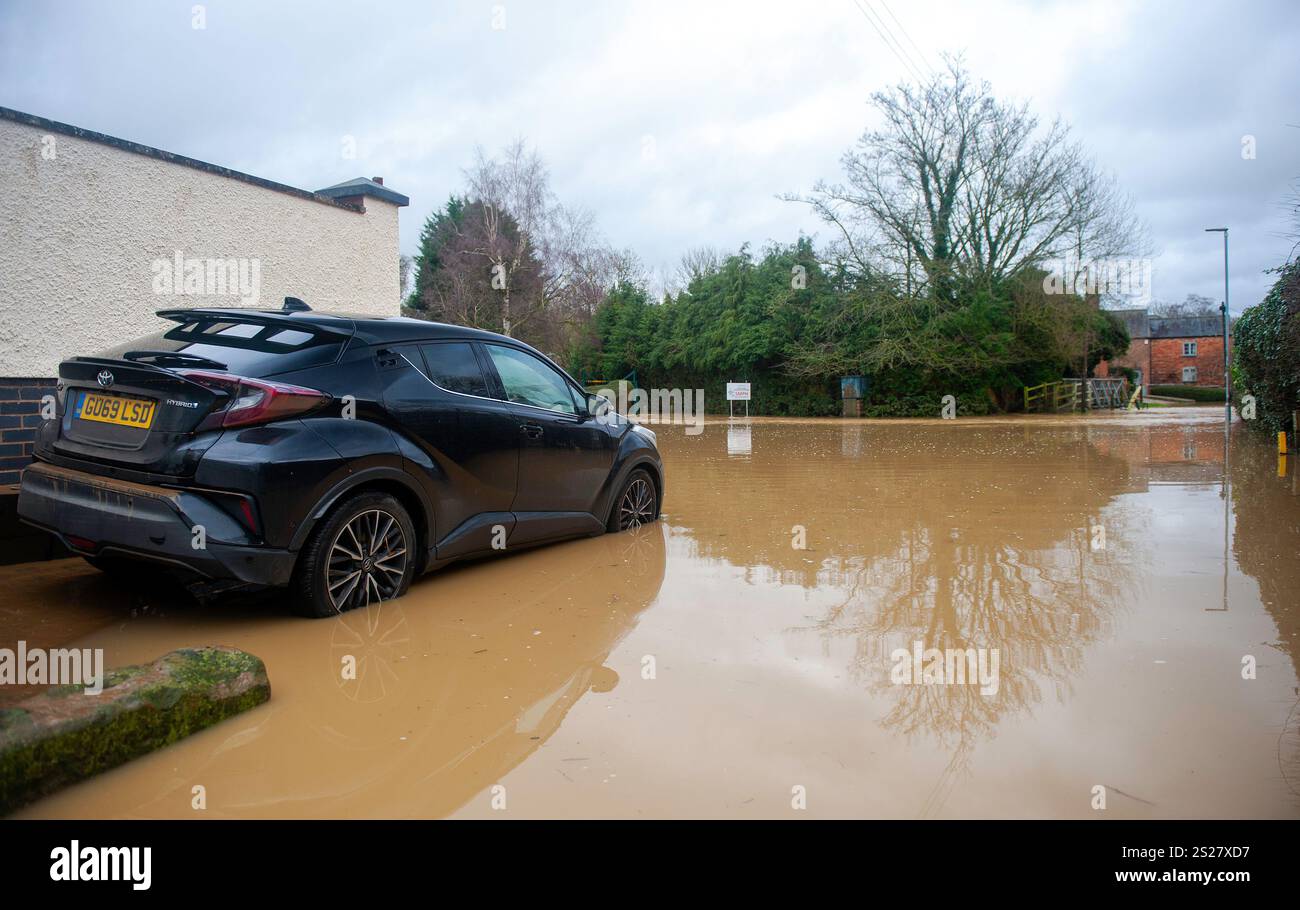 Leicestershire, UK. 06 Januray 2025. Heavy rain causes the River Sence ...