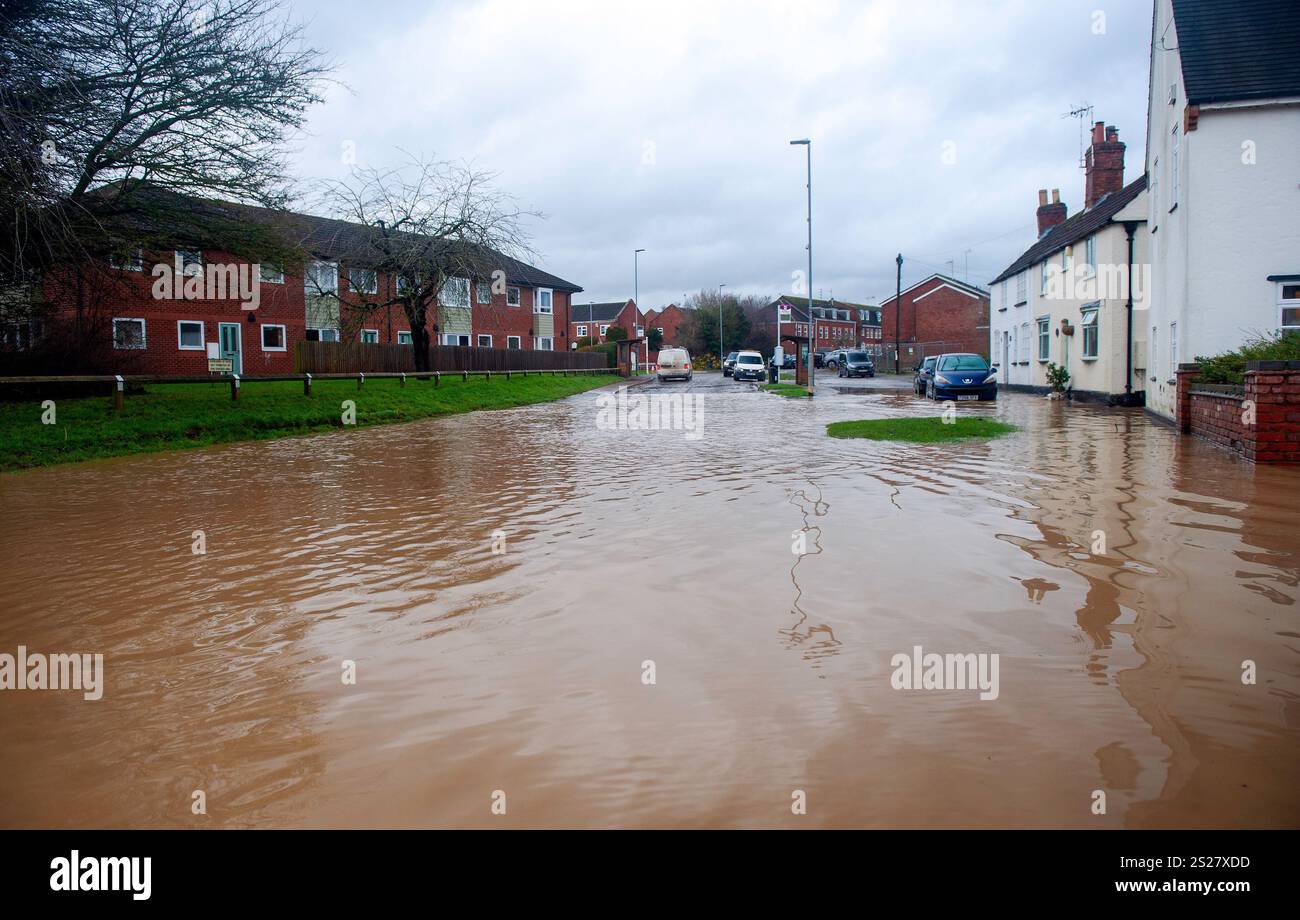 Leicestershire, UK. 06 Januray 2025. Heavy rain causes the River Sence ...