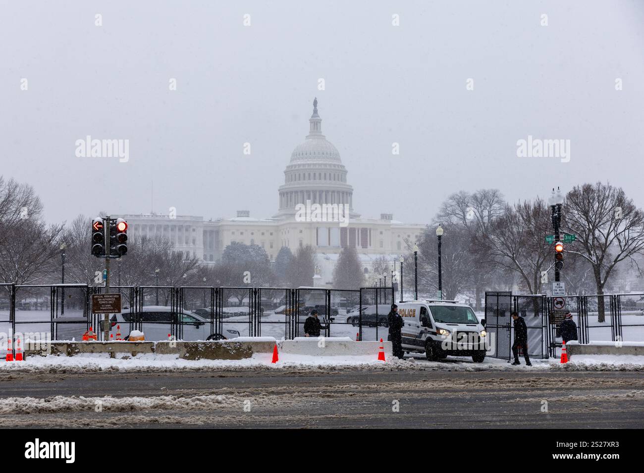Washington, USA. 6th Jan, 2025. The U.S. Capitol building is pictured ...
