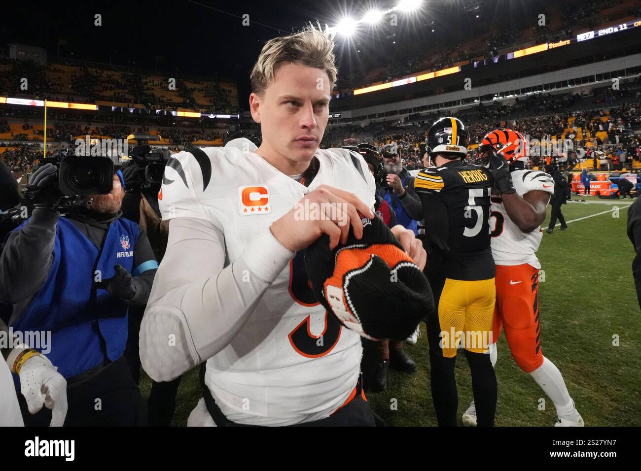 Cincinnati Bengals quarterback Joe Burrow (9) stands on the field ...