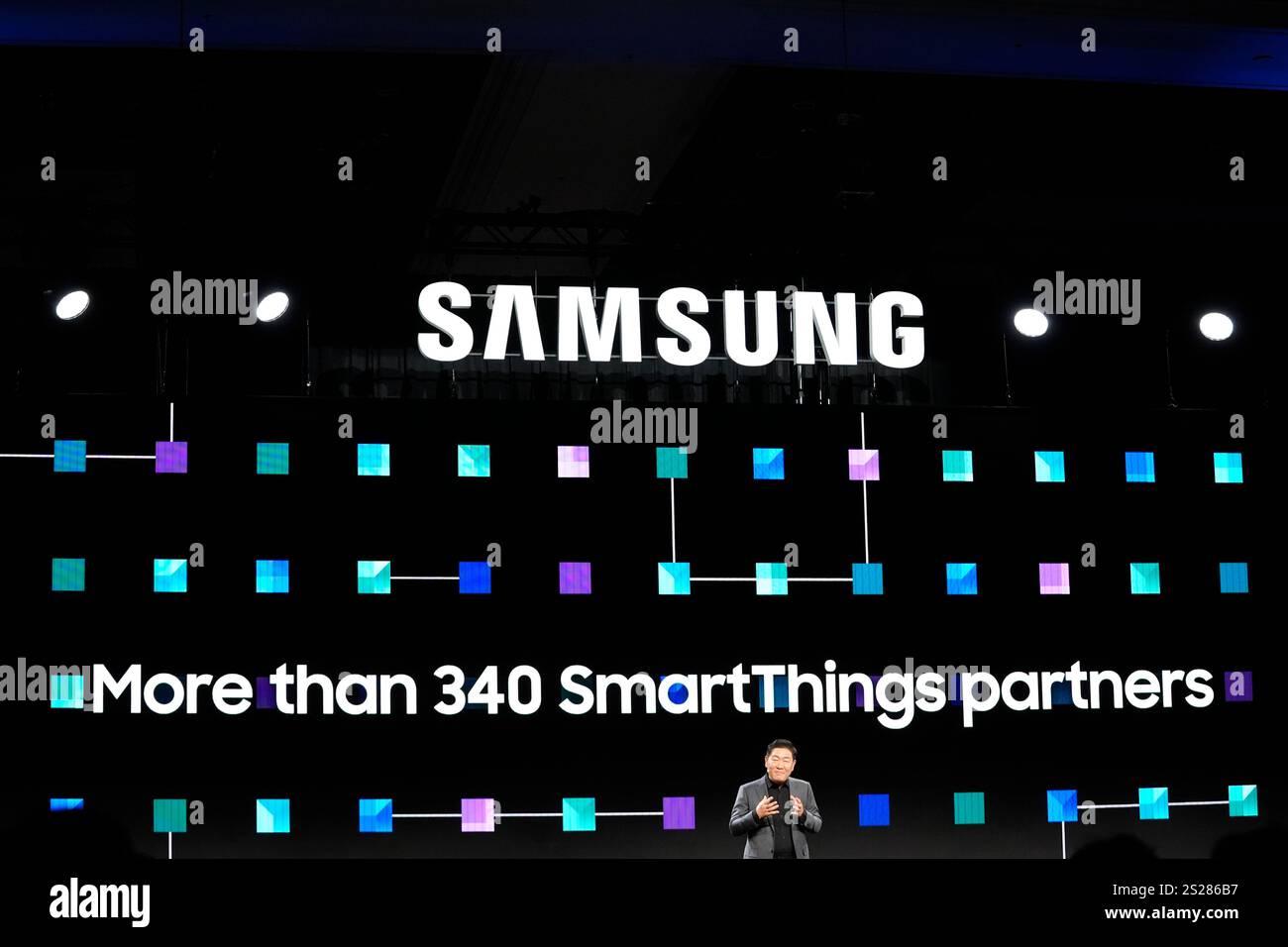 JH Han, CEO and Head of the Device Experience Division at Samsung ...