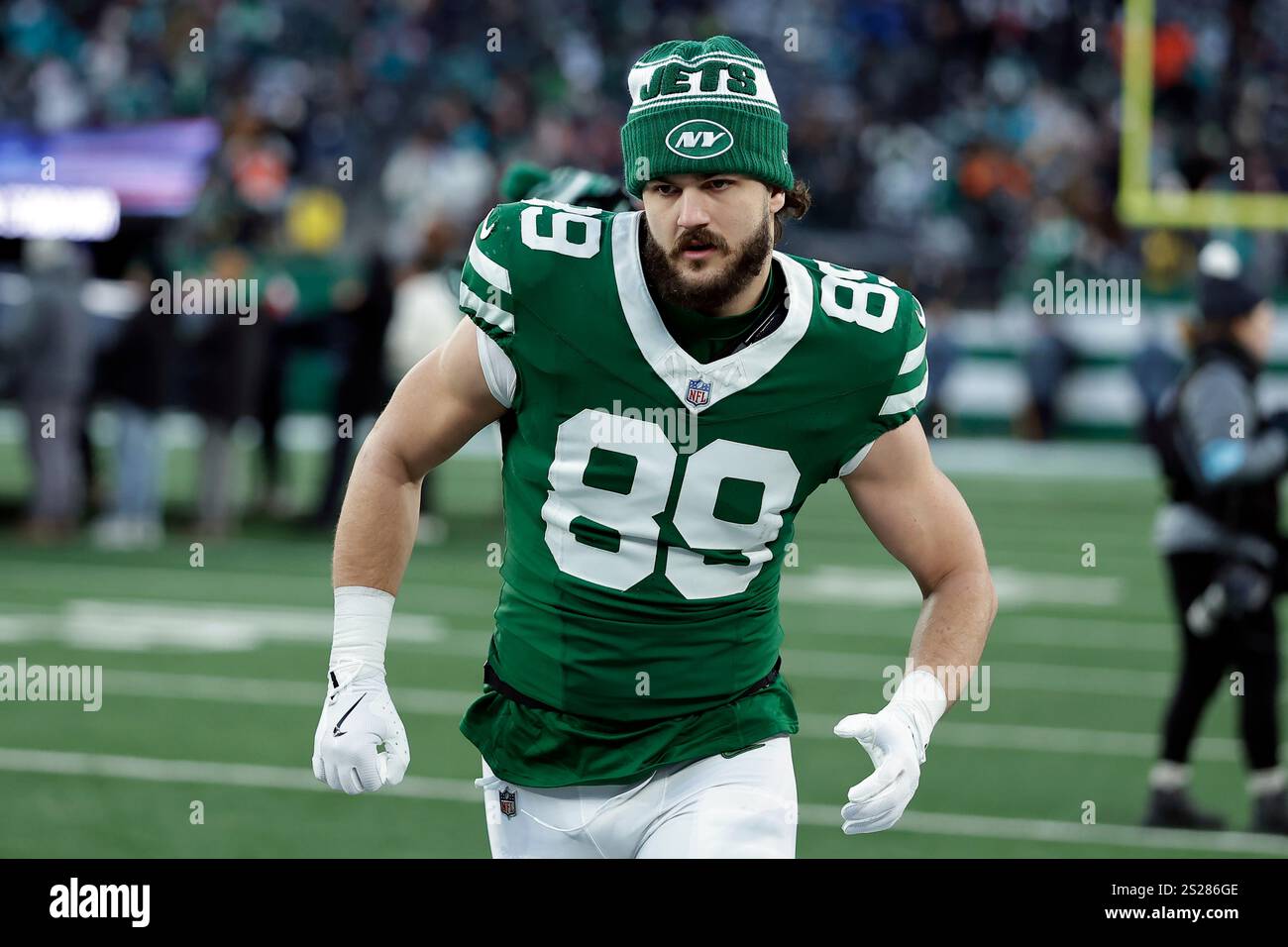 New York Jets tight end Jeremy Ruckert (89) warms up before an NFL ...