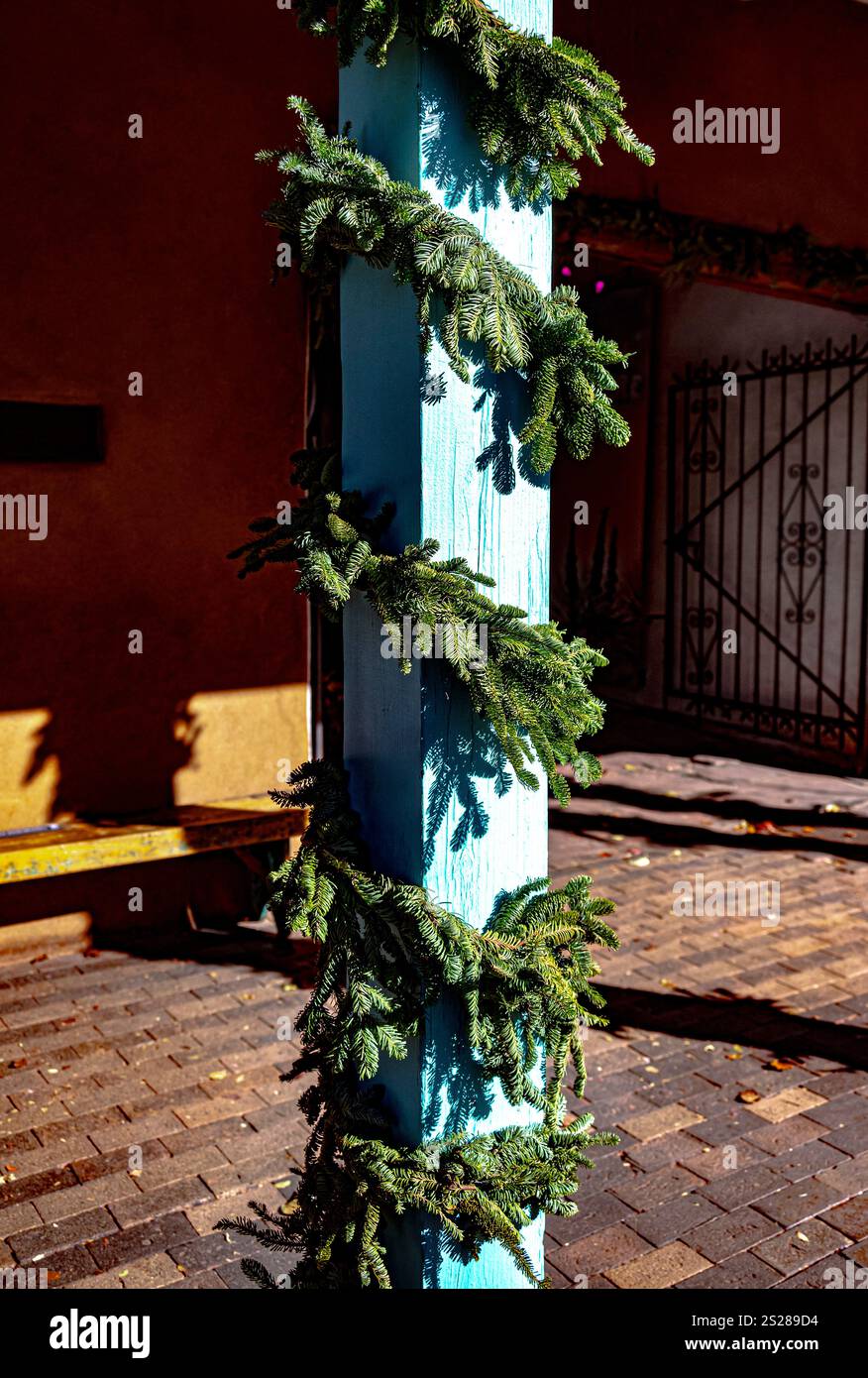 The historic portico for the Sena Plaza decorates for the holidays with ...