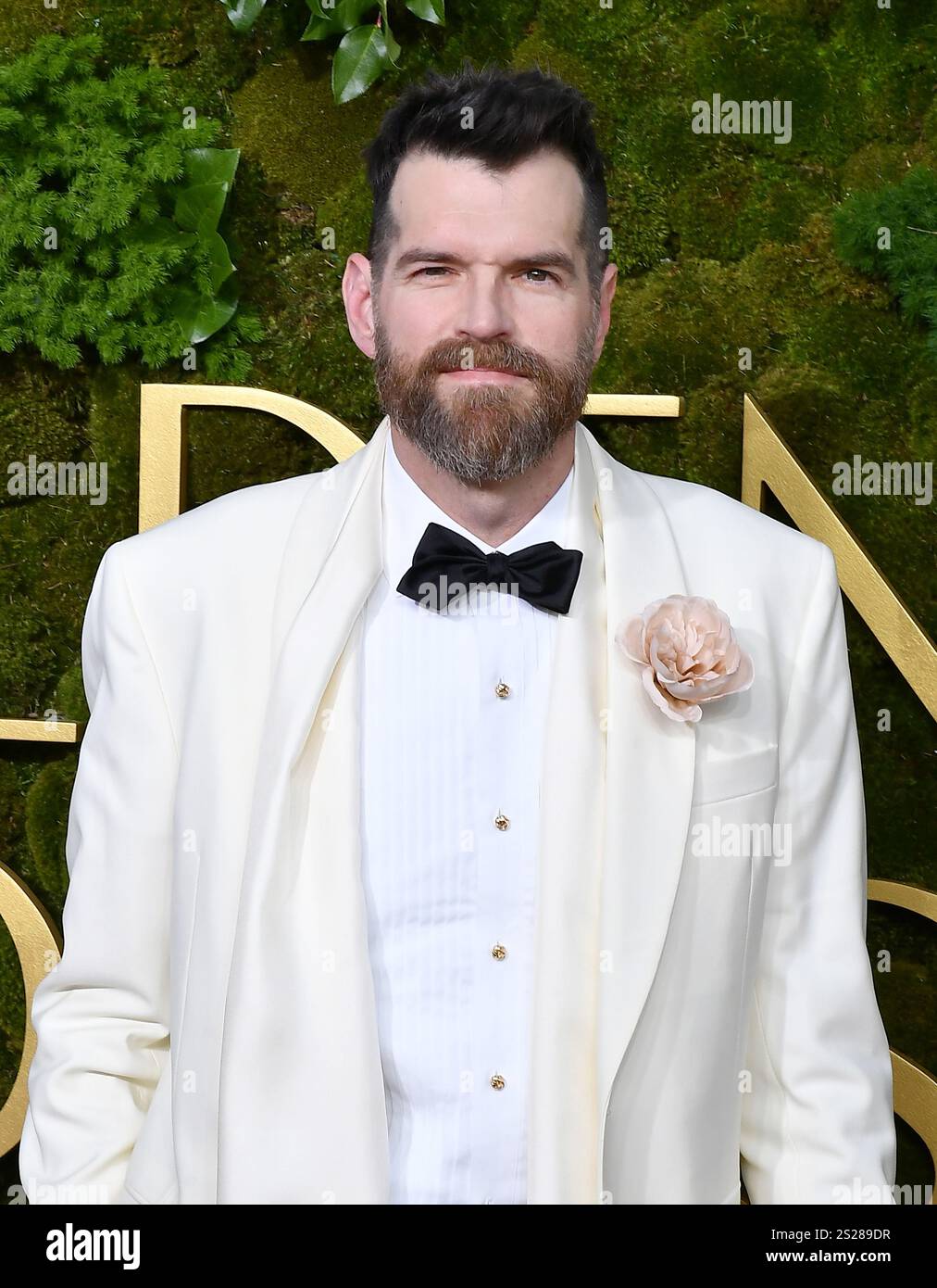 Beverly Hills, USA. 06th Jan, 2025. Timothy Simons attends the 82nd ...