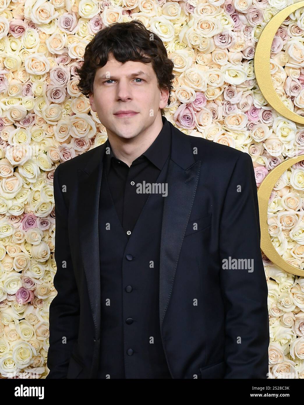 Beverly Hills, USA. 06th Jan, 2024. Jesse Eisenberg attends the 82nd ...