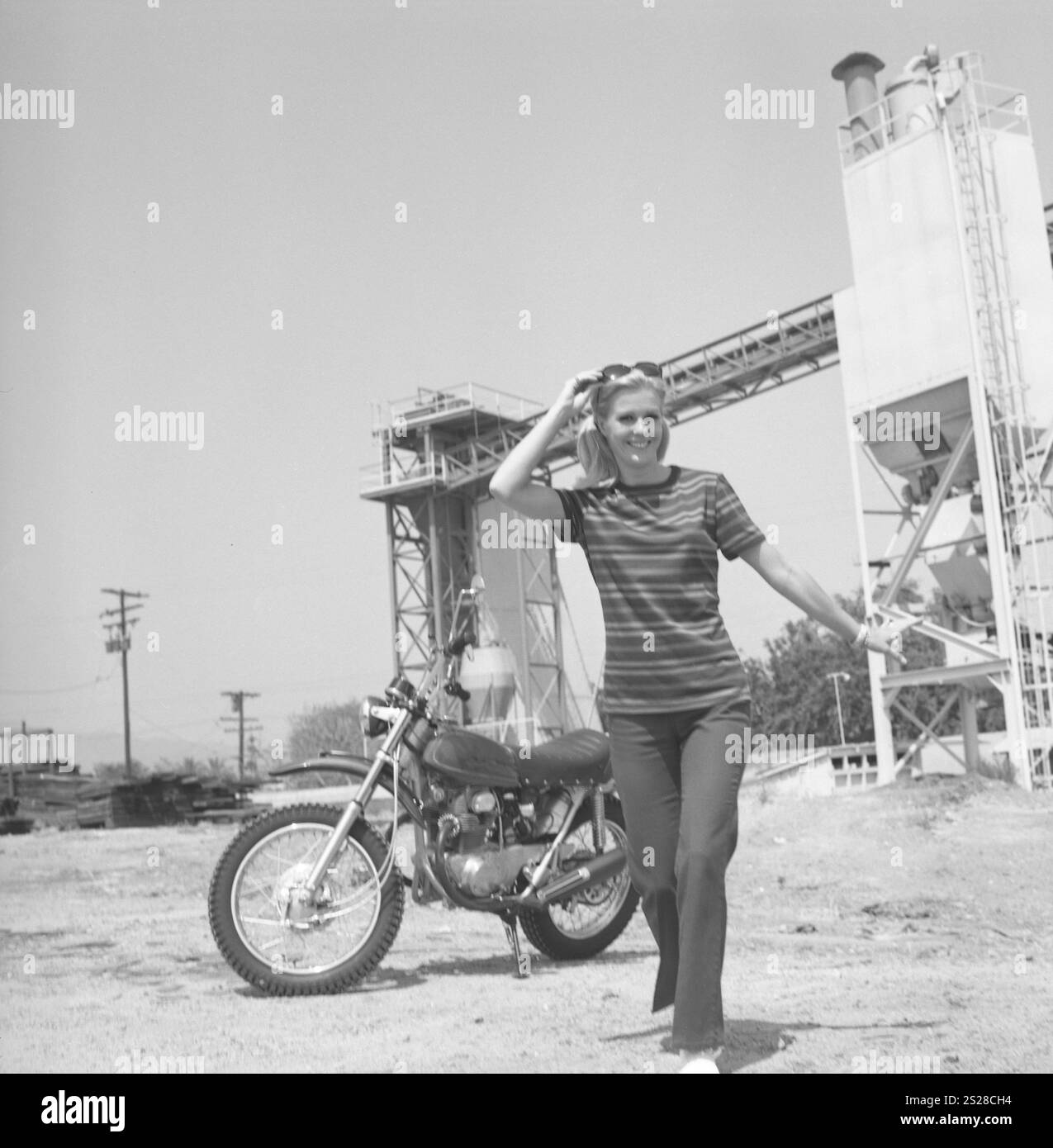 Portrait of Joyce Taylor in 1971 Credit: Langdon/RKA/MediaPunch Stock Photo - Alamy