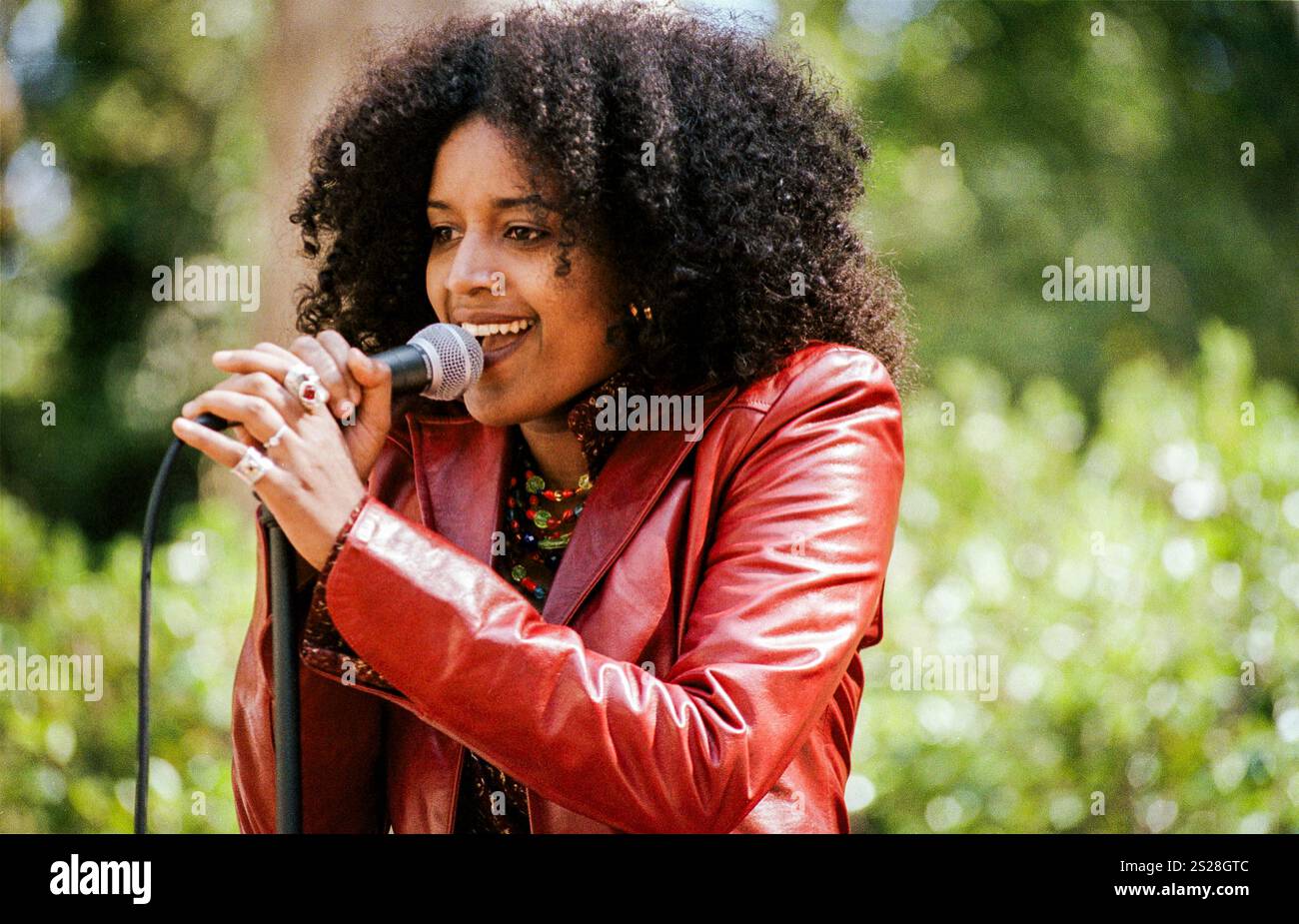 Ethiopian singer Gigi performs on stage with Tabla Beat Science at ...