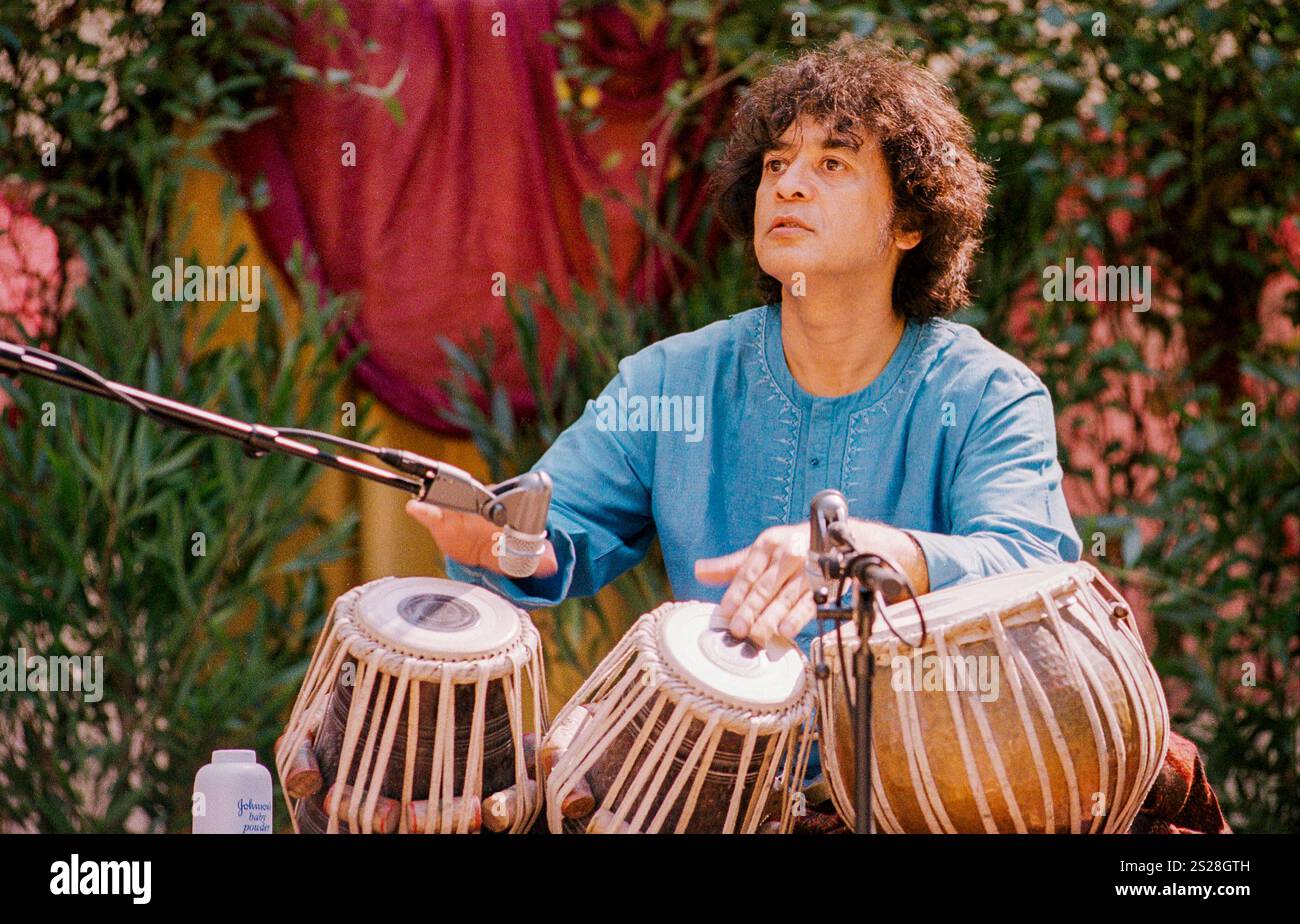 Tabla master Zakir Hussain performs on stage with Tabla Beat Science at ...