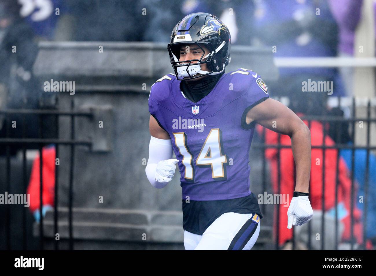 Baltimore Ravens safety Kyle Hamilton (14) takes to the field before an ...