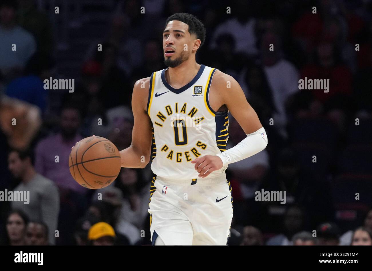 Indiana Pacers guard Tyrese Haliburton (0) moves the ball down the ...