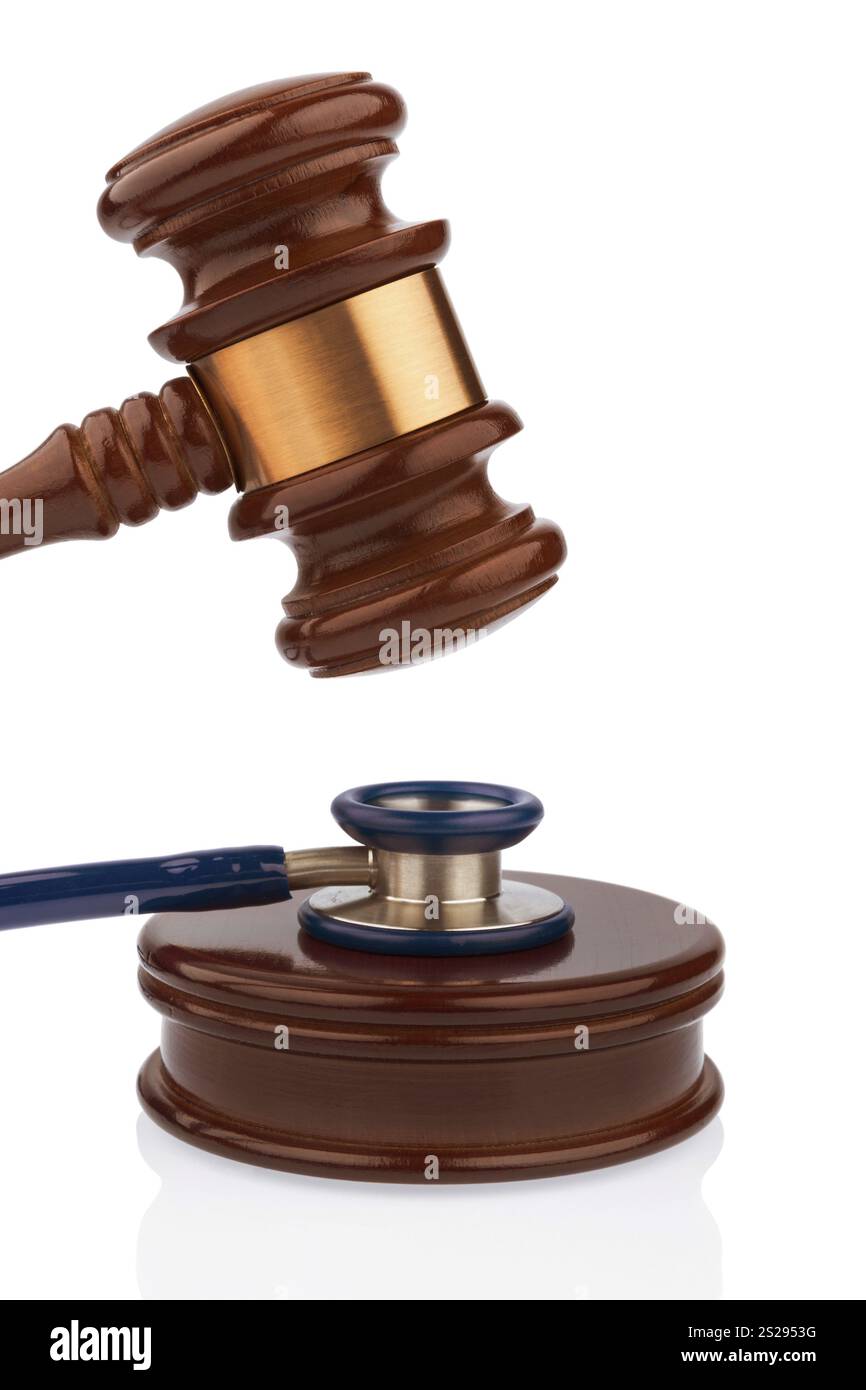 Judge's hammer and stethoscope, symbolic photo for botched work and ...