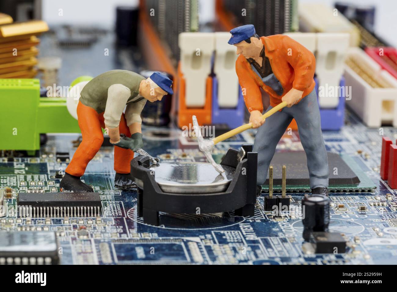 Computer board and worker, symbol photo for computer, malfunction ...