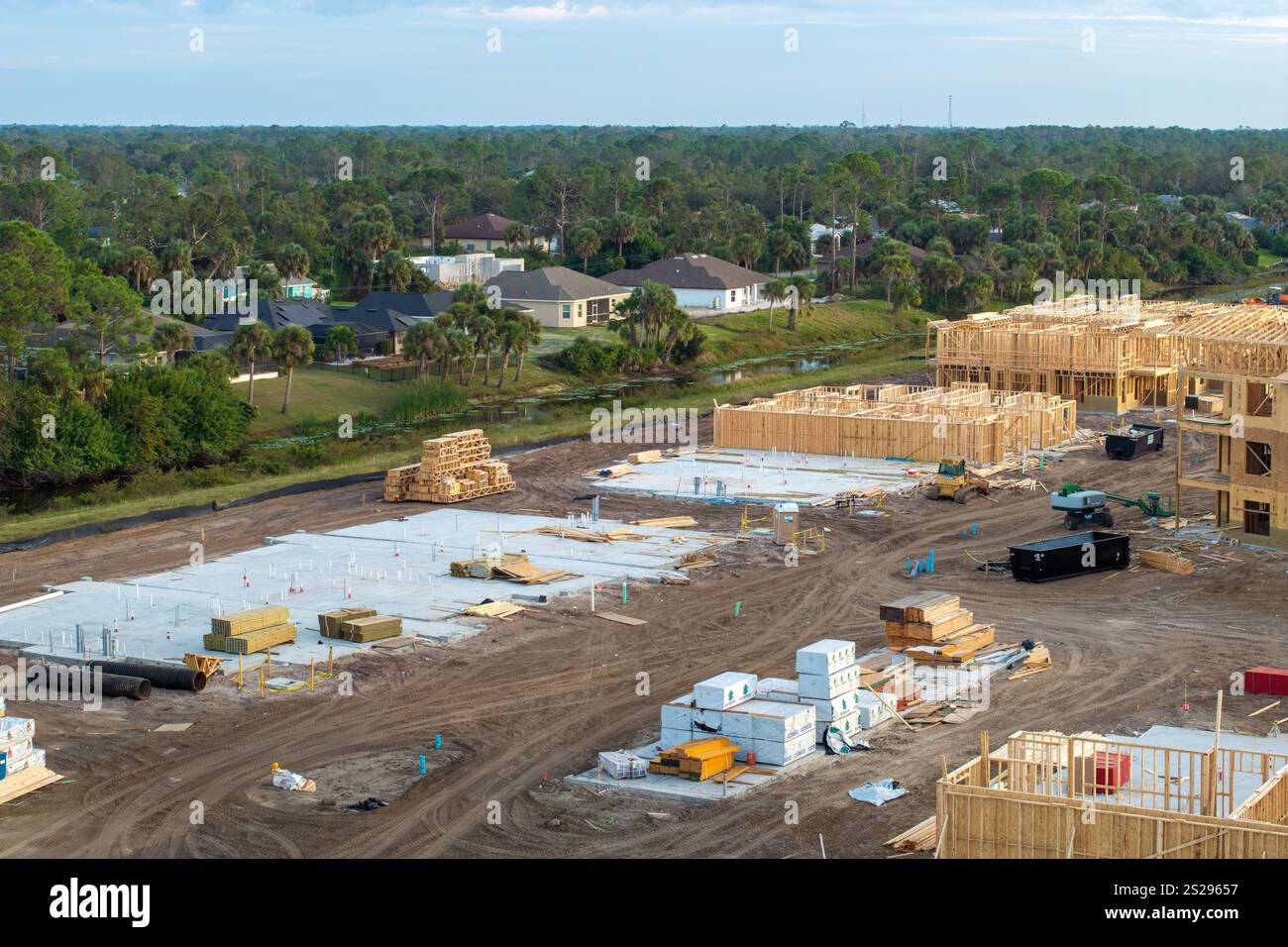 Development of residential housing in US suburbs. Beginning of ...