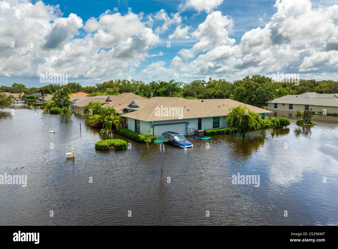 Flooded houses and cars from hurricane Debby rainfall water in Laurel ...