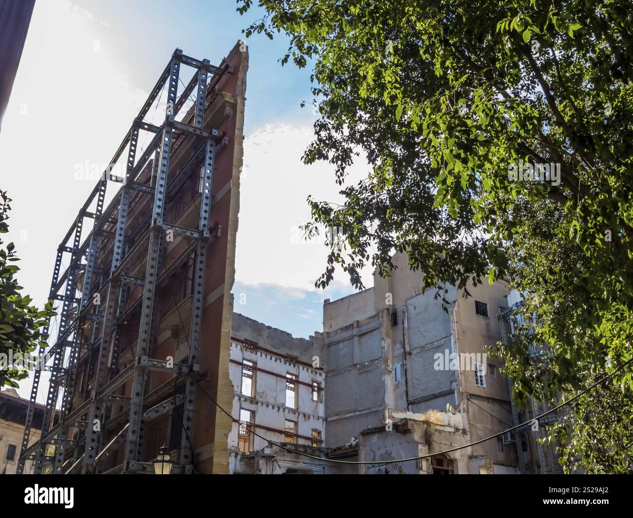 The facade of a house that is being remodelled is a listed building and ...