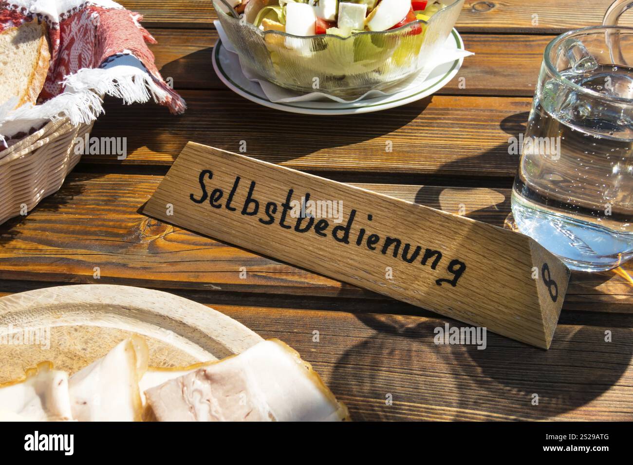 Self service restaurants hi-res stock photography and images - Alamy