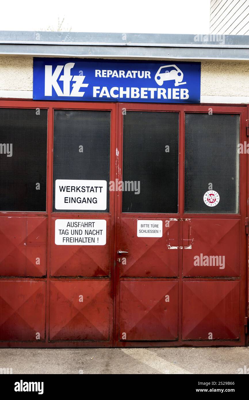 Entrance to a car workshop. Sign car repair shop Austria Stock Photo ...
