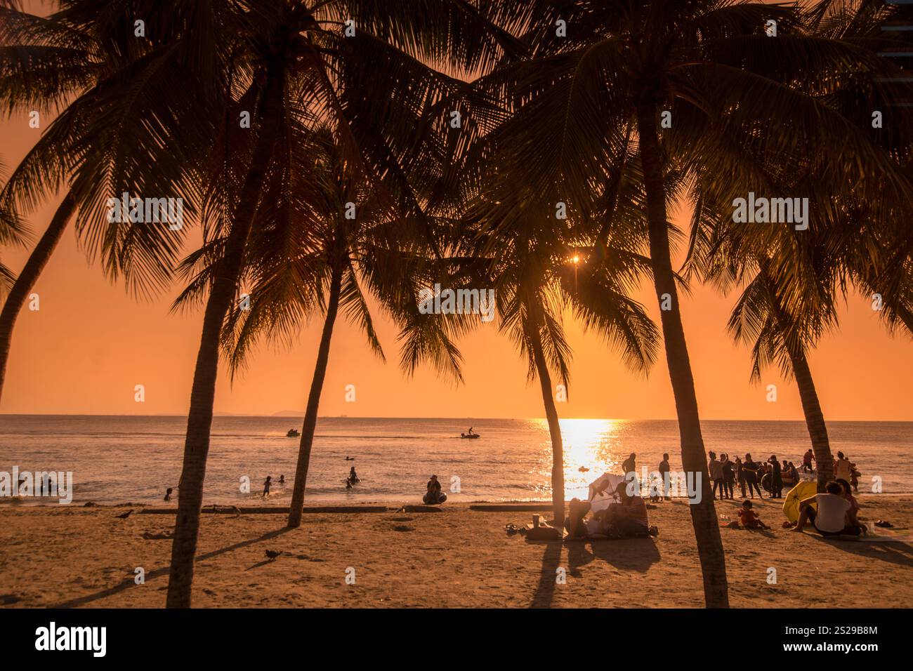 the Bang Saen Beach at the Town of Bangsaen in the Provinz Chonburi in ...