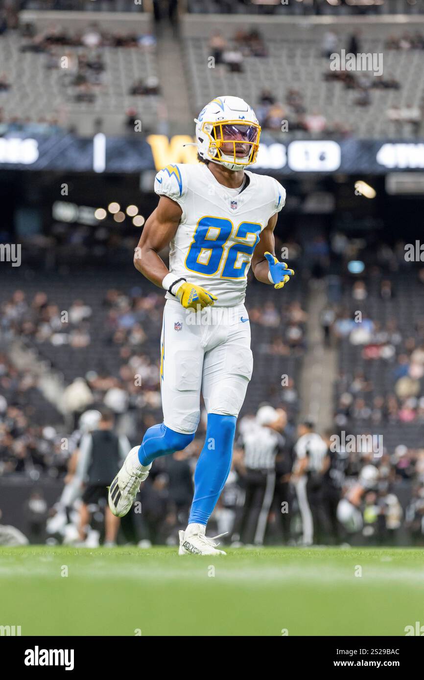 Los Angeles Chargers wide receiver Dez Fitzpatrick (82) warms up before ...