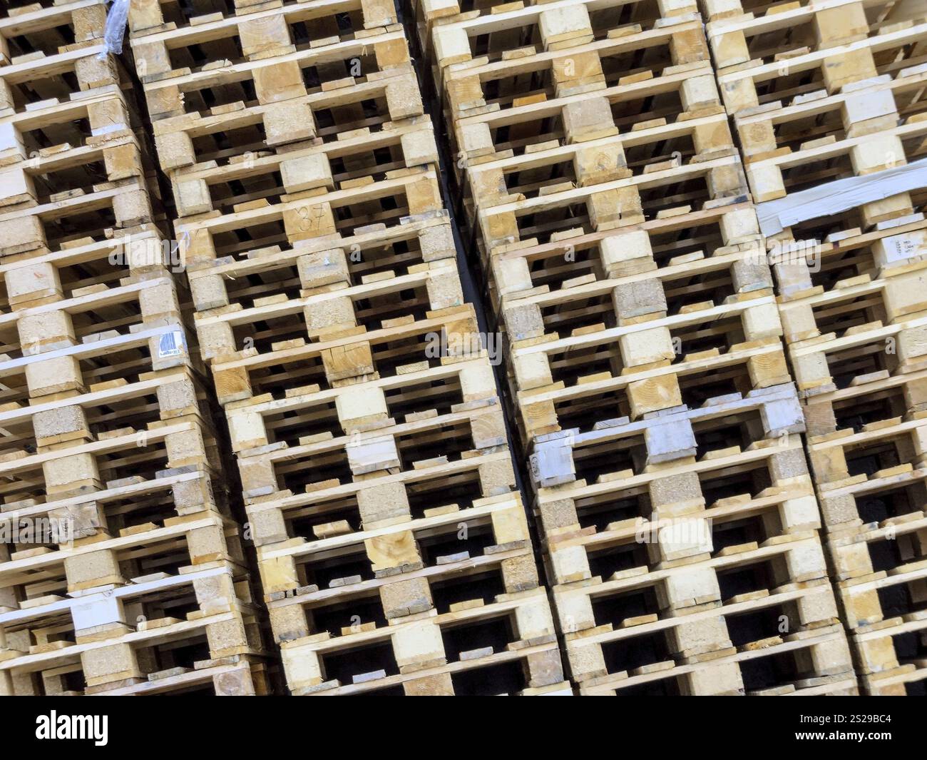 Stacked transport pallets, symbolic photo for Gueterverkehr und ...