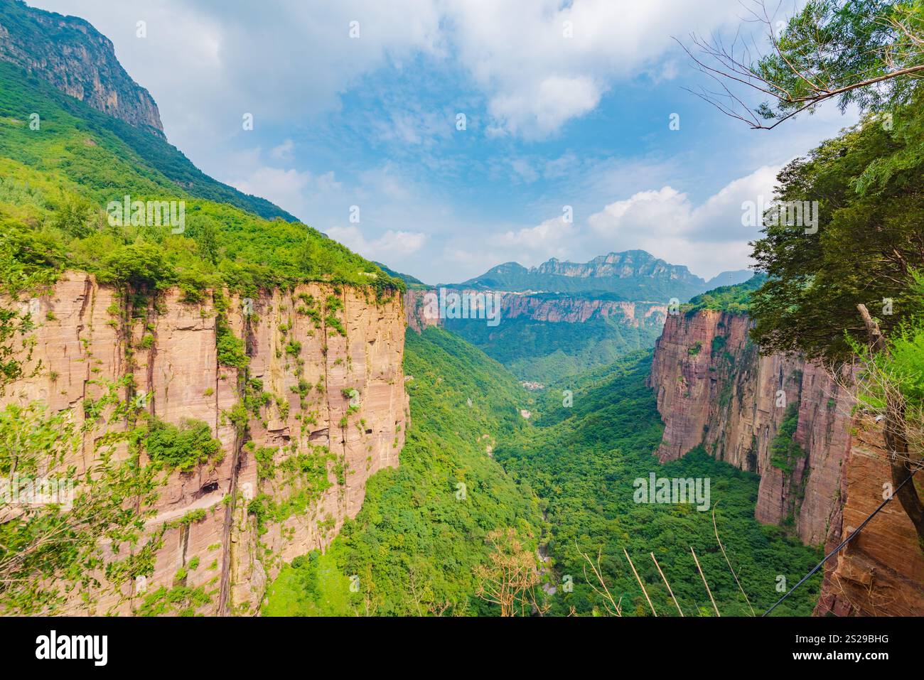 Guoliang Village Canyon, Wanxian Mountain Scenic Area, Taihang Mountain ...