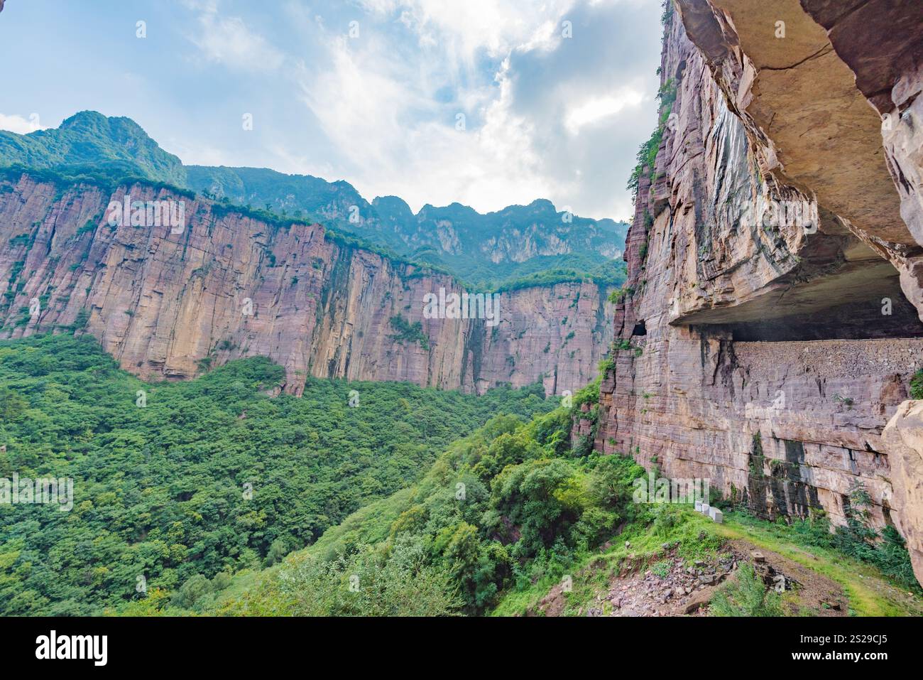 Guoliang Village Canyon, Wanxian Mountain Scenic Area, Taihang Mountain ...