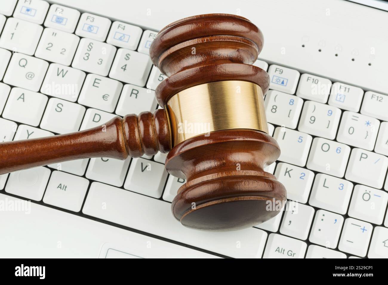 Judge's hammer on computer keyboard, symbolic photo for E-Commerce and ...