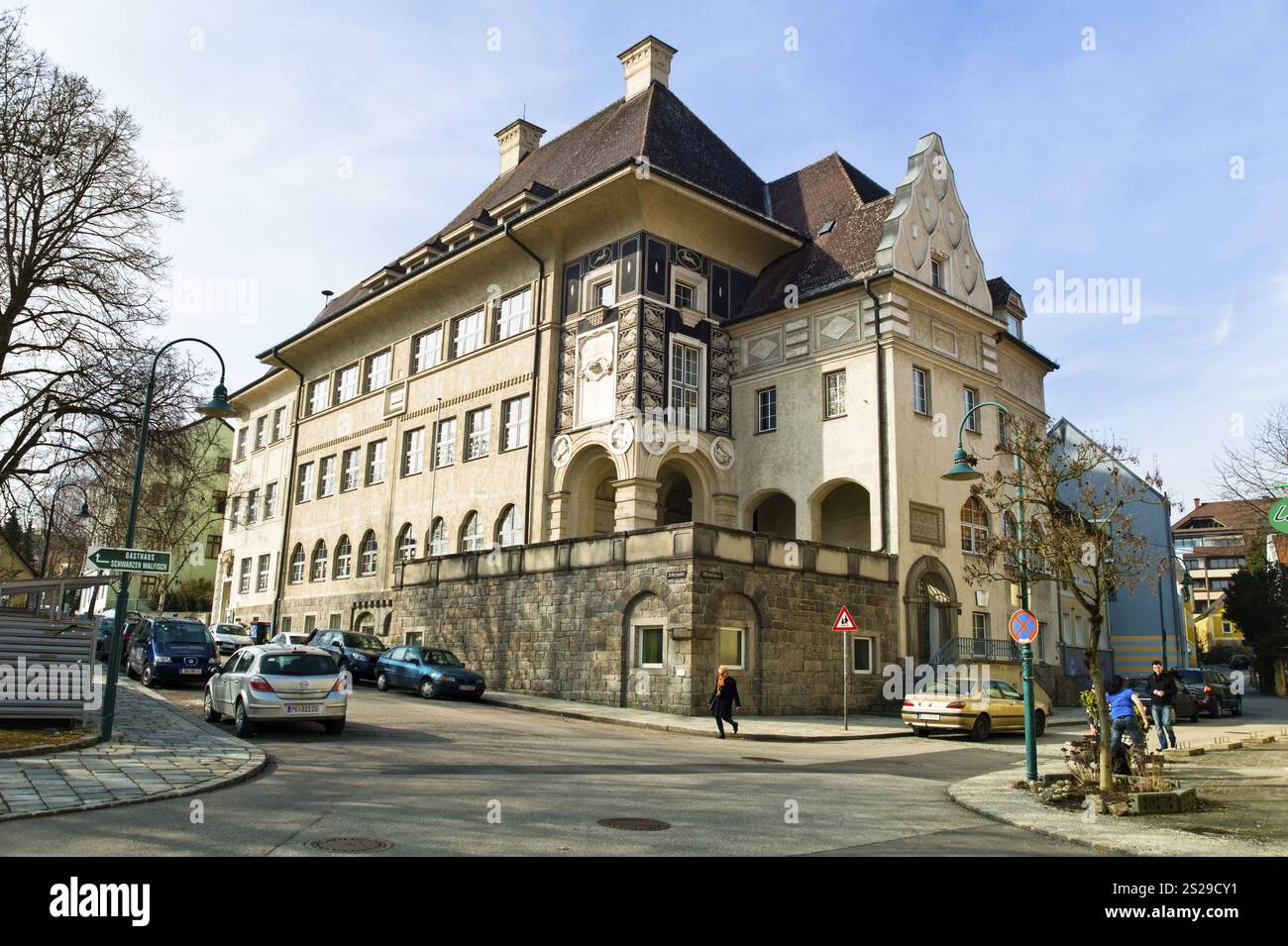 Old school building in hi-res stock photography and images - Alamy