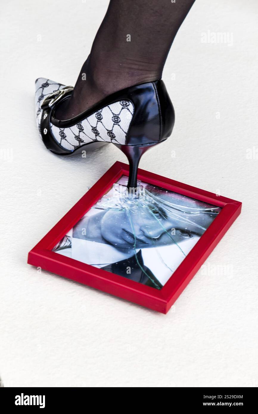 Broken picture frame and high heels. Symbolic photo for divorce ...