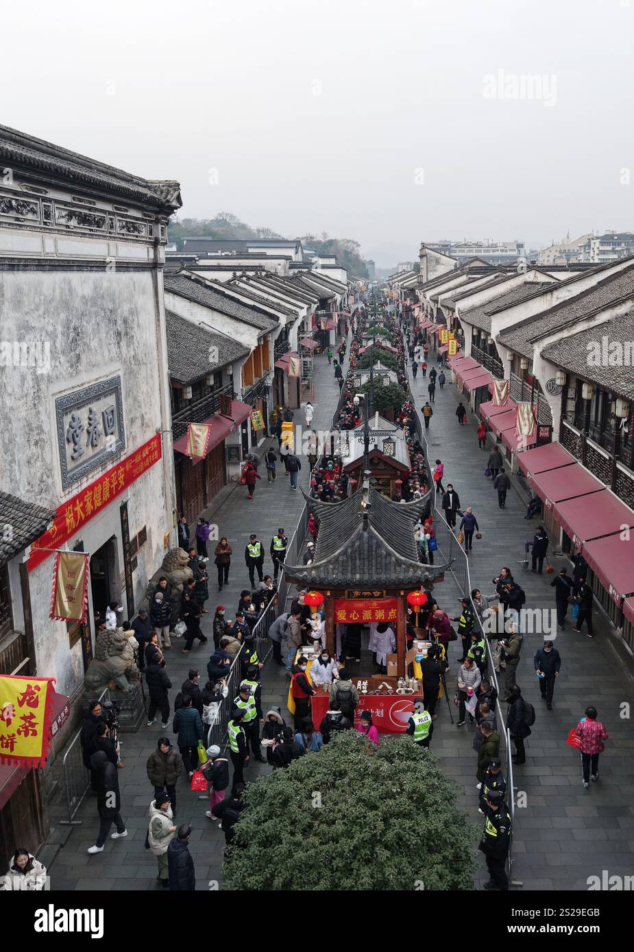 Hangzhou, China. 07th Jan, 2025. HANGZHOU, CHINA - JANUARY 7, 2025 ...